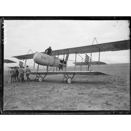 ImagesDéfense - Salonique. Avion F40 muni de fusées Le Prieur contre ...
