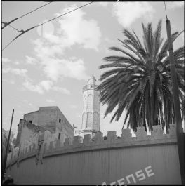 ImagesDéfense - [Vue en contre-plongée du minaret de la Mosquée de ...