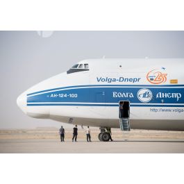 ImagesDéfense - Antonov An-124-100 stationnant sur le tarmac de l'aire ...