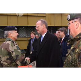 ImagesDéfense - Le général Valentin, COM-KFOR accueille à Pristina le ...