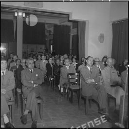 ImagesDéfense - Les auditeurs de la conférence de M. Filliozat au musée ...