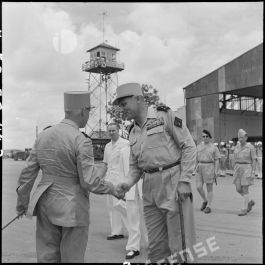 ImagesDéfense - Le général Navarre, commandant en chef en Indochine ...