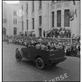 ImagesDéfense - Défilé d'un scout car M3A1 du 7e RCA (régiment de ...