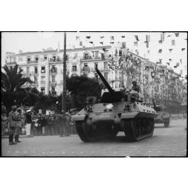 ImagesDéfense - Défilé de chasseurs de chars TD (tanks destroyers) M10 ...