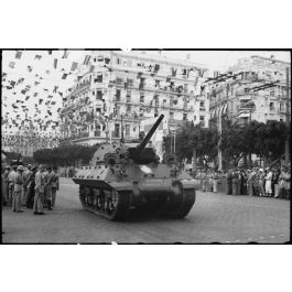 ImagesDéfense - Défilé de chasseurs de chars TD (tanks destroyers) M10 ...