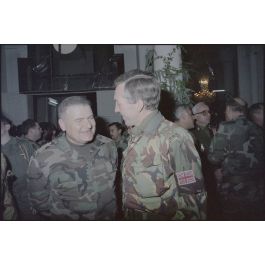 ImagesDéfense - Le général Tannous et un officier britannique, Beyrouth.