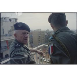 ImagesDéfense - Le général Imbot visite le poste Escorteur du 6e RIP ...