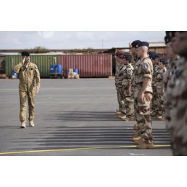 ImagesDéfense - Le général de brigade aérienne Philippe Adam passe les ...
