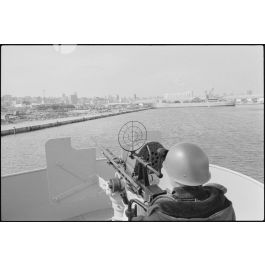 ImagesDéfense - Tourelle armée surveillant le port de Beyrouth.