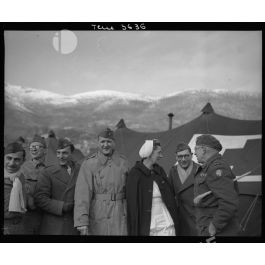 ImagesDéfense - La comtesse du Luart aux côtés du général américain Martin.