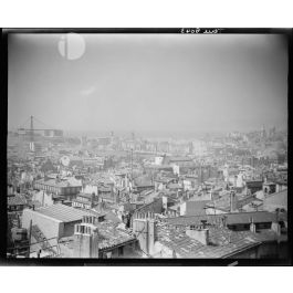 ImagesDéfense - Vue générale du port durant les combats.