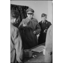 ImagesDéfense - En pleine inspection du schwere Panzer Abteilung 508 ...