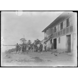 ImagesDéfense - Yabassi. Autour d'une factorerie. [légende d'origine]