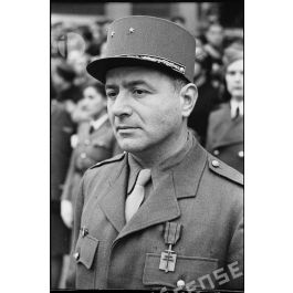 ImagesDéfense - Le général Pierre Billotte assiste au défilé des ...