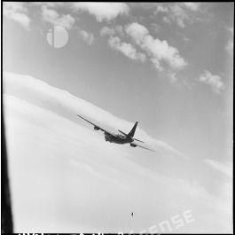 ImagesDéfense - Avion bombardier Privateer de la flottille 28F en vol ...
