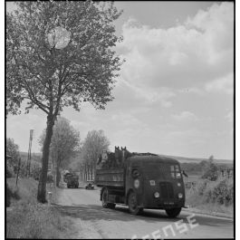 ImagesDéfense - Un Renault AGK TTN de la 303/3 compagnie automobile de ...