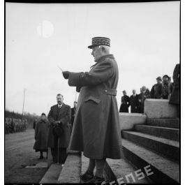 ImagesDéfense - Le général de corps d'armée Corap, commandant la 9e ...