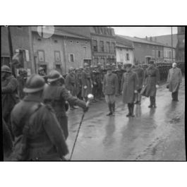 ImagesDéfense - Le général de brigade Rollet passe en revue une unité ...