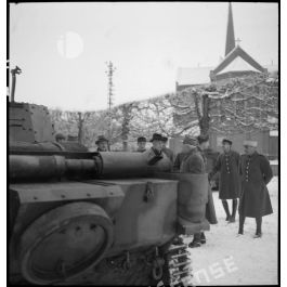 ImagesDéfense - Le général de corps d'armée Corap, accompagné d'un ...