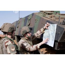 ImagesDéfense - Briefing opérationnel effectué par le colonel Jean ...