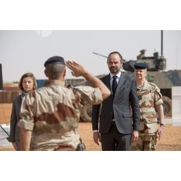 ImagesDéfense - Le colonel Yann de Kermanguy, représentant de la force ...