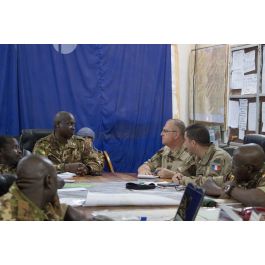 ImagesDéfense - Entretien avec le colonel Yacouba Sanogo lors d'une ...