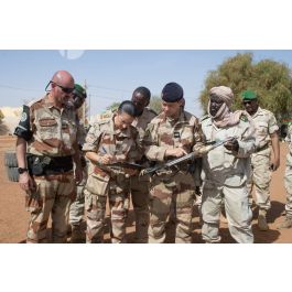 ImagesDéfense - Inventaire d'armement à restituer aux autorités ...