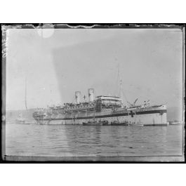 ImagesDéfense - Salonique. L'André Lebon, navire hôpital en rade ...