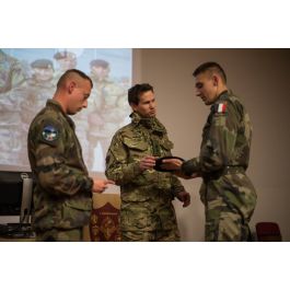 ImagesDéfense - Remise d'un béret du 501e régiment de chars de combat ...