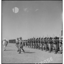 ImagesDéfense - Le général d'armée Charles Huntziger à Atar (Mauritanie).