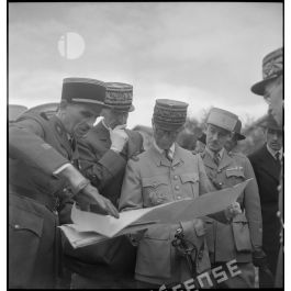 ImagesDéfense - Présentation au général d'armée Huntziger.