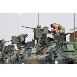 ImagesDéfense - Conditionnement de la tourelle d'un VAB TOP par un ...