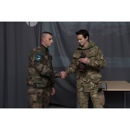 ImagesDéfense - Remise de cadeau au lieutenant-colonel Andrew Ridland ...