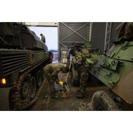 ImagesDéfense - Des mécaniciens du 501e régiment de chars de combat ...