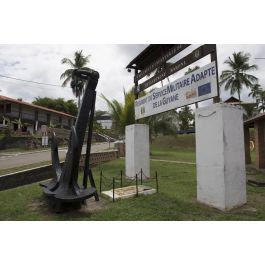 ImagesDéfense - Entrée de la caserne du régiment du service militaire ...