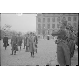ImagesDéfense - Le général d'armée Charles Huntziger inspecte les ...