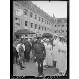 ImagesDéfense - Neuilly-sur-Seine. Hôpital américain. Monsieur Justin ...
