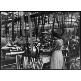 ImagesDéfense - Saint-Etienne. Manufacture française d’armes. Alésage ...