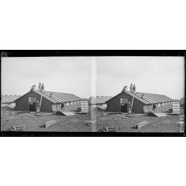 ImagesDéfense - Saint-Raphaël. Camp des plaines. Les baraques montées ...