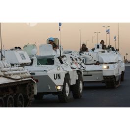 ImagesDéfense - Halte sur la route d'un VAB SAN (véhicule de l'avant ...