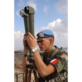 ImagesDéfense - Portrait d'un militaire observant son secteur de ...
