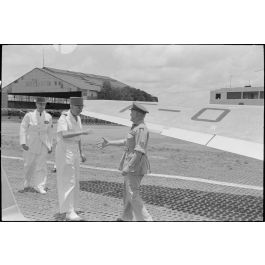 ImagesDéfense - Visite du général britannique Douglas Gracey.