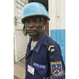 ImagesDéfense - Portrait d'un policier de la PNC (police nationale ...