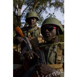 ImagesDéfense - Portrait de soldats de la garde rapprochée du colonel ...