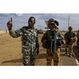 ImagesDéfense - Le commandant d'unité du 92e régiment d'infanterie (92e ...