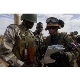 ImagesDéfense - Le commandant d'unité du 92e régiment d'infanterie (92e ...