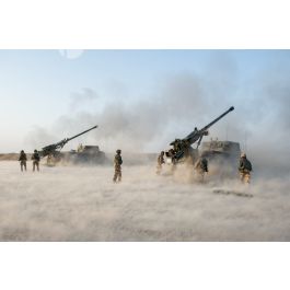 ImagesDéfense - Tirs d'obus par deux camions équipés d'un système d ...