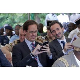 ImagesDéfense - Les conseillers du ministre de la Défense Nicolas Roche ...