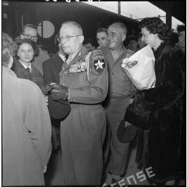 ImagesDéfense - Le général Monclar lors de l'arrivée du Bataillon de ...