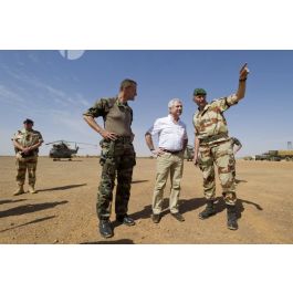 ImagesDéfense - Le président de l'Assemblée nationale Claude Bartolone ...